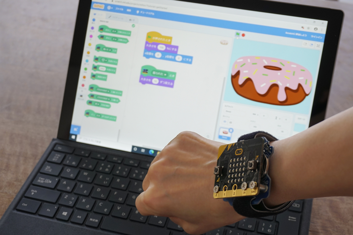 「Scratch」とmicro:bitで作品作り ～パンチの動作で画面の中のキャラを動かす！ - どれ使う？プログラミング教育ツール - 窓の杜